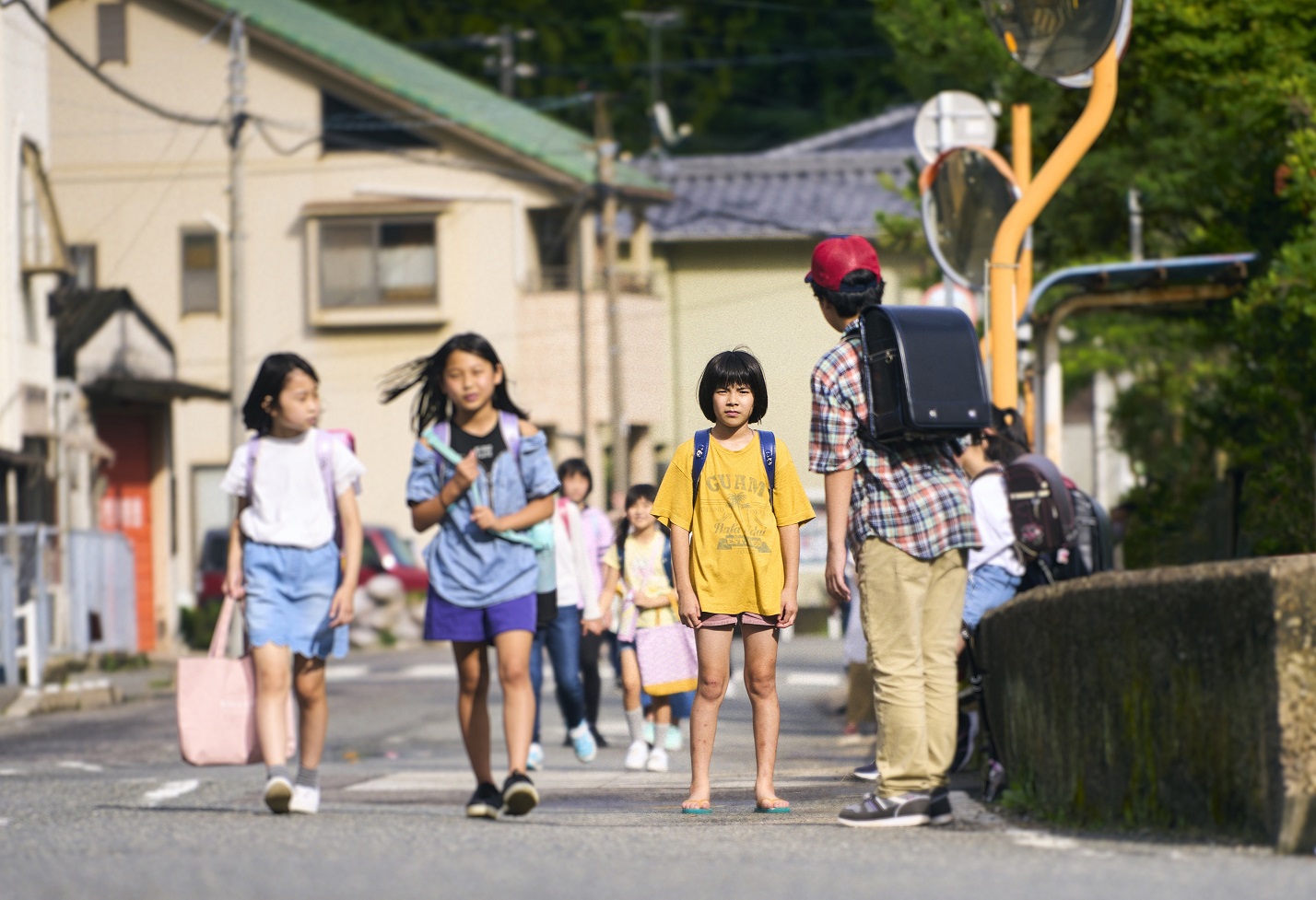 Kochira Amiko (こちらあみ子) Movie Review – A Quirky Girl Dealing with Grief ...
